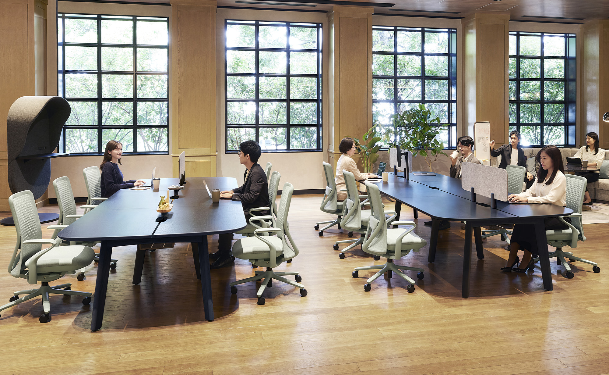 officework_on_wooddesk2_main ｜株式会社オリバー Place2.5